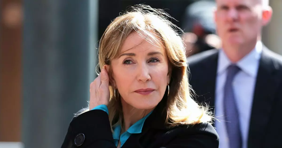 Hún er úti! Felicity Huffman sleppt úr fangelsi