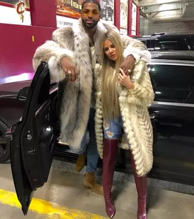 Las citas de Khloe Kardashian y Tristan Thompson el uno del otro arriba y abajo, como su romance