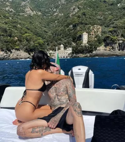 Kourtney và Travis