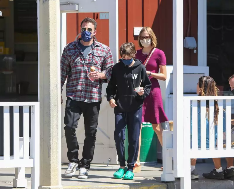 Daddy-Daughters Date! Ben Affleck izvodi Violet i Seraphinu na sladoled