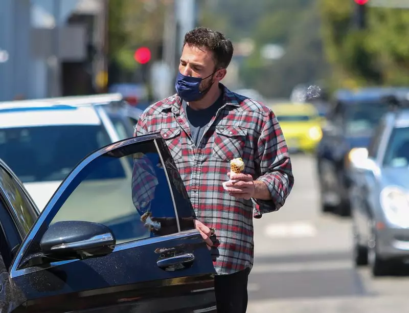 Cita papá-fillas! Ben Affleck saca a Violet e a Seraphina para tomar un xeado