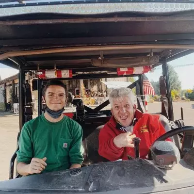 jacob-roloff-working-on-matt-roloff-farm