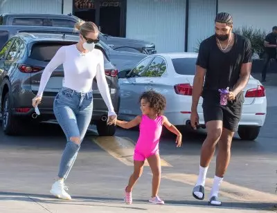 Khloe Kardashian o "barely ka 'Meleng oa Ka" Har'a nyeoe ea Tristan