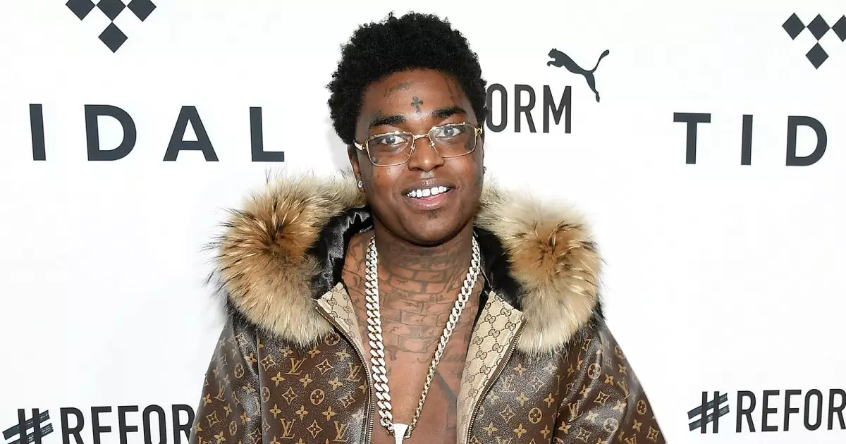 රැප් ගායක Kodak Black M.I.A වීමෙන් පසු කැනේඩියානු දේශසීමාවේ දී අත්අඩංගුවට බොස්ටන් ප්‍රසංගයේදී