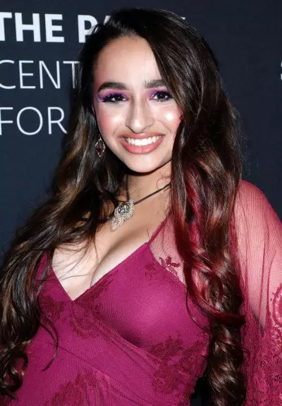 Jazz Jennings yana Nuna Tabo da Alfahari