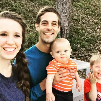 Derick Dillard és családja Instagram