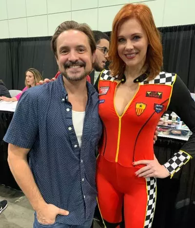 Maitland Ward na Nakasuot ng Race Car Outfit Kasama si Will Freidle