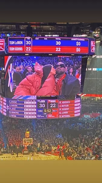 kim-kanye-kiss-cam