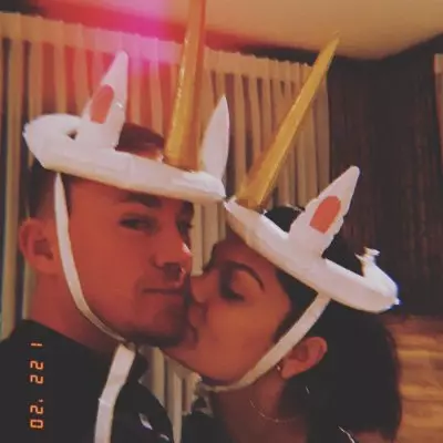 Channing Tatum en Jessie J Wearing Unicorn Hoarnen