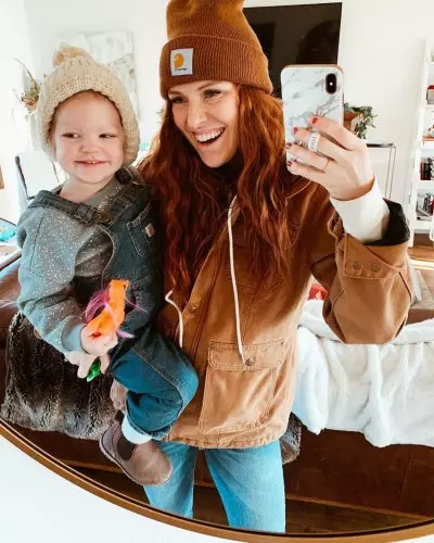 Merch Audrey Roloff Ember Yn Canu 'Yr Angenrheidiau Moel' O 'The Jungle Book'