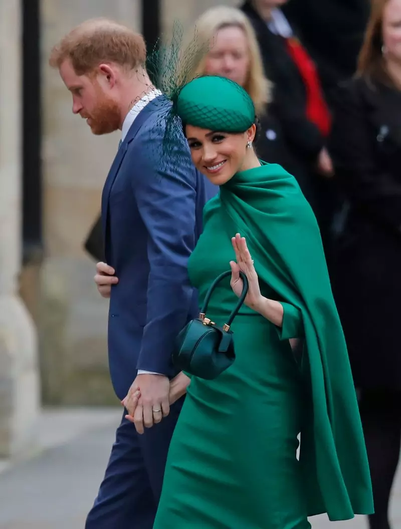 ชุดสีเขียว Meghan Markle และ Prince Harry Blue Suit วันเครือจักรภพ