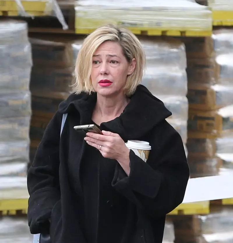 Tidligere lærer MaryKay Letourneau ses se anspændt ud på Lowe's Home Improvement, hvor hun gik for at hente sin bil i en Uber i Washington.