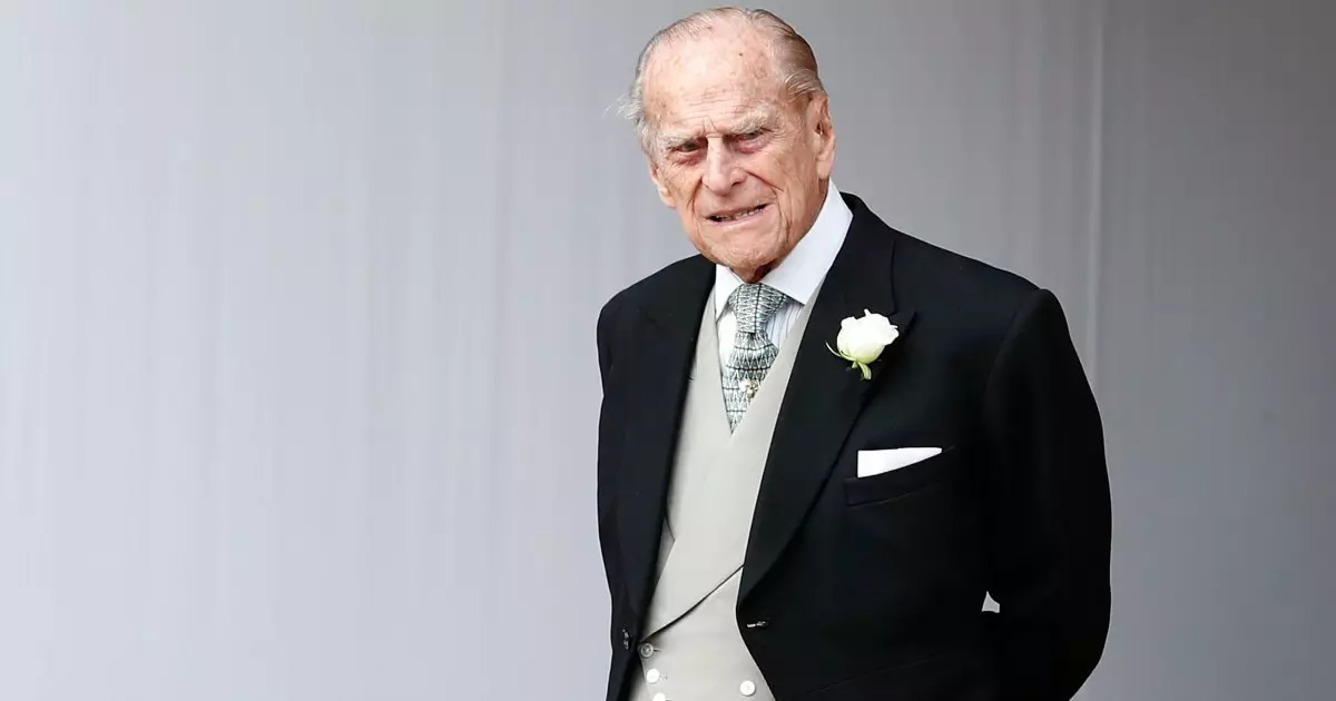 Ang Land Rover ni Prince Philip 'Nabali' Pagkahuman sa Pagbangga Duol sa Sandringham - OK ba ang Royal?