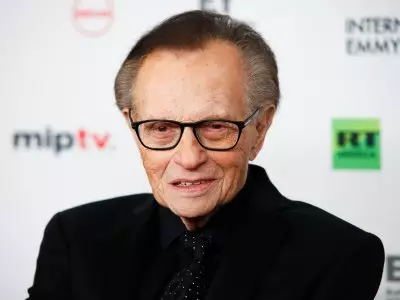 Larry King E Fai Suti uliuli ma matatioata ile kapeta mumu