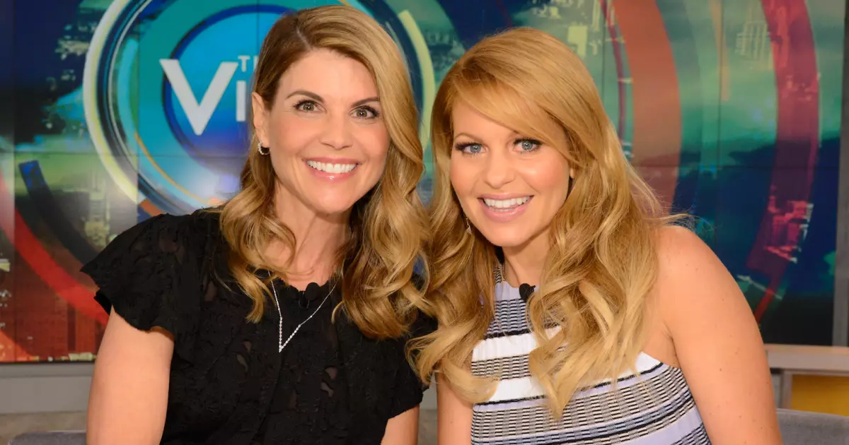 Candace Cameron Bure va „stăpâni” pe Costar Lori Loughlin pe fondul scandalului de admitere: „Suntem o familie”