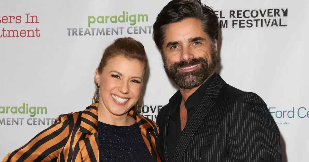 John Stamos wuxuu yidhi 'Guri Buuxa' Costar Jodie Sweetin ayaa ka caawisay inuu miyir qabo inta lagu jiro 'Maalmaha ugu adag'