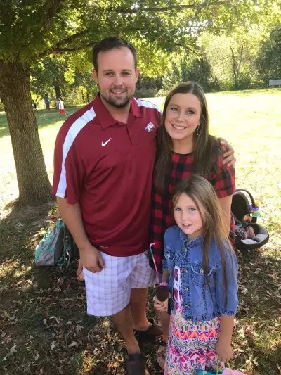 Josh Kaj Anna Duggar Ridetas Kun Mackynzie