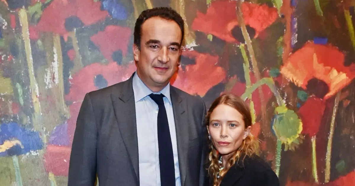 Mary-Kate Olsen Comhaid Oifigiúil le haghaidh Colscartha Ó Fear céile Olivier Sarkozy