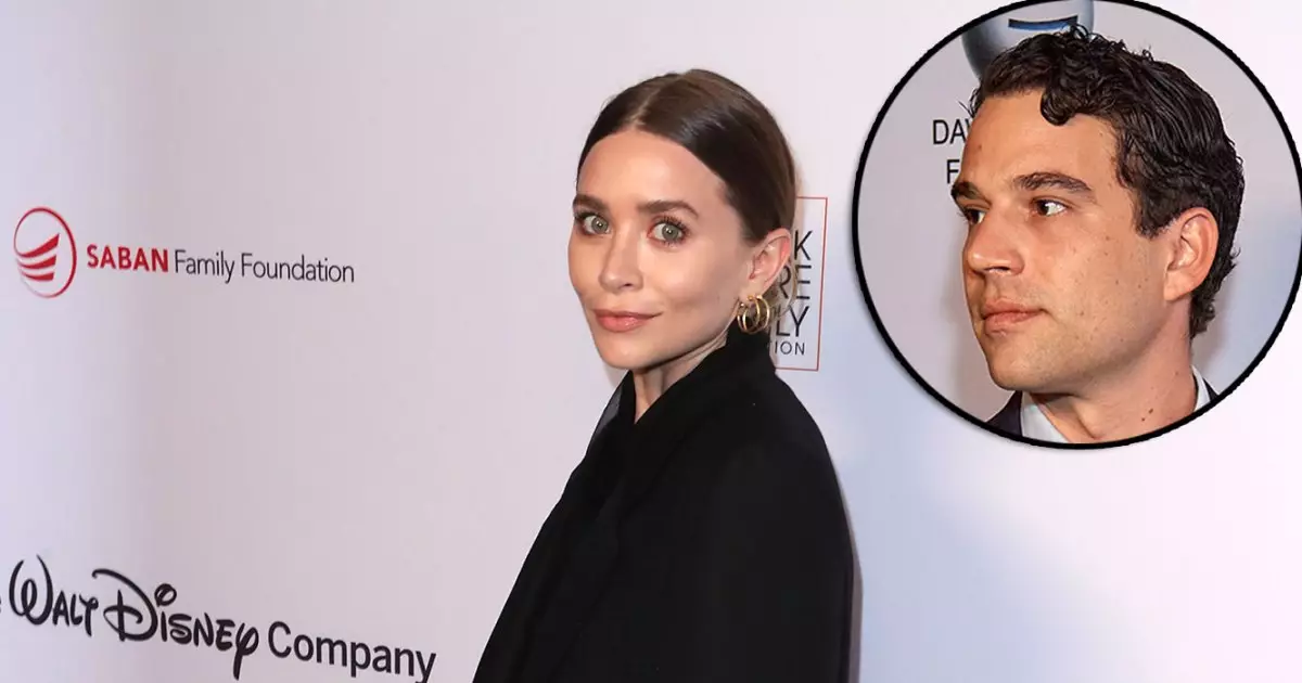 U-Ashley Olsen Wenza I-Red Carpet Debut Nge-BF Yesikhathi eside u-Louis Eisner