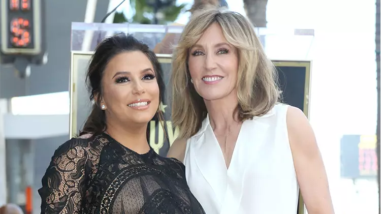 Eva Longoria ta Kare Tsohuwar 'Matan Gida' Costar Felicity Huffman A Cikin Badakalar Shiga Jami'a