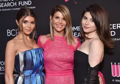 u-lori loughlin ume kumsitho wekhaphethi ebomvu neentombi u-olivia kunye no-isabella