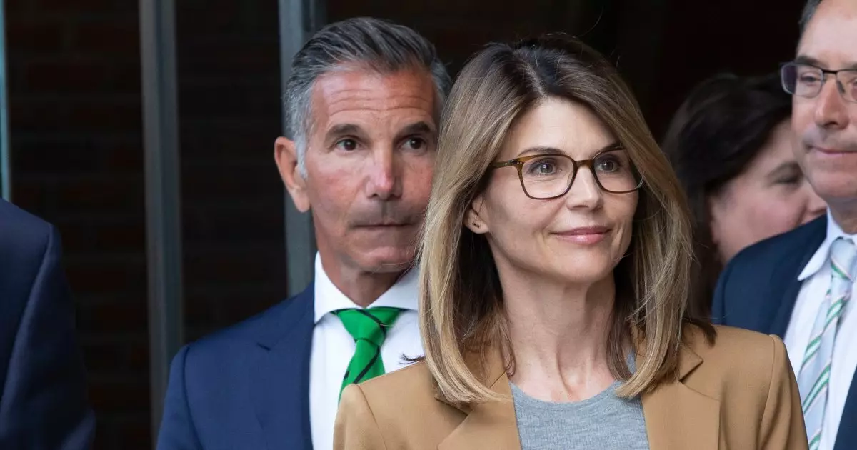 O xuíz acepta o acordo de acusación de Lori Loughlin para unha condena de dous meses