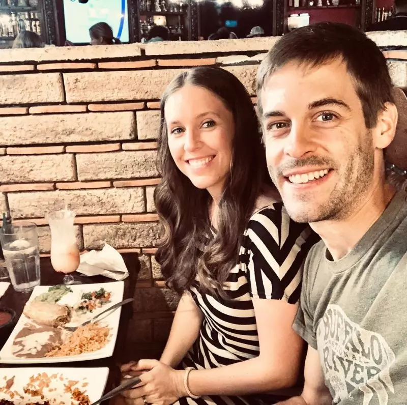 Jill Duggar Dibêje Ew Dixwaze Di Date Night de bi Mêrê Derick Dillard re 'Tuchy-Feely' Bistîne