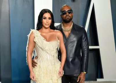 Kanye West interpreta esquete de Kim Kardashian no SNL durante evento Donda