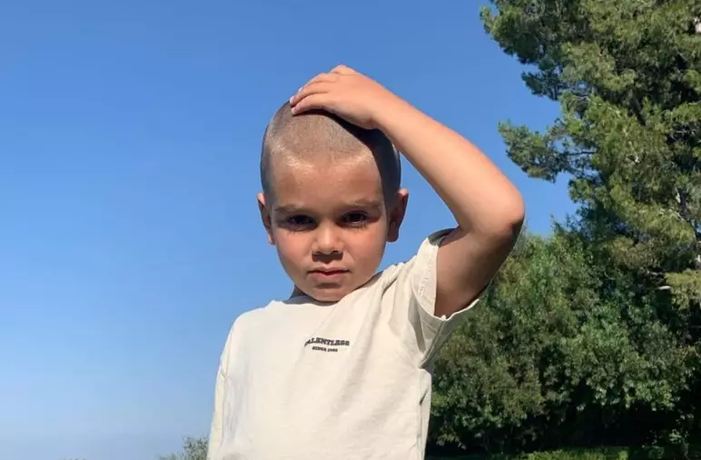 Kabuuang Pagbabago! Ibinunyag ni Kourtney Kardashian na May Buzzed Haircut si Reign: 'I Love' His New Look