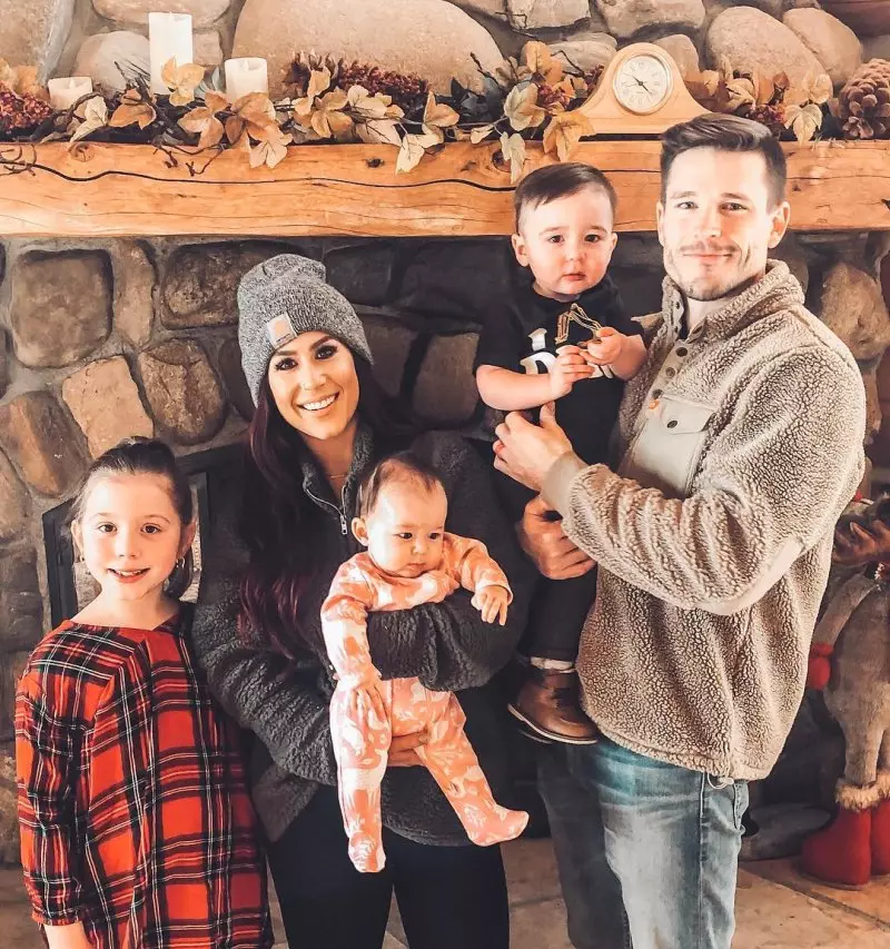 Chelsea Houska e Cole Deboers Son Watson están a ser operados