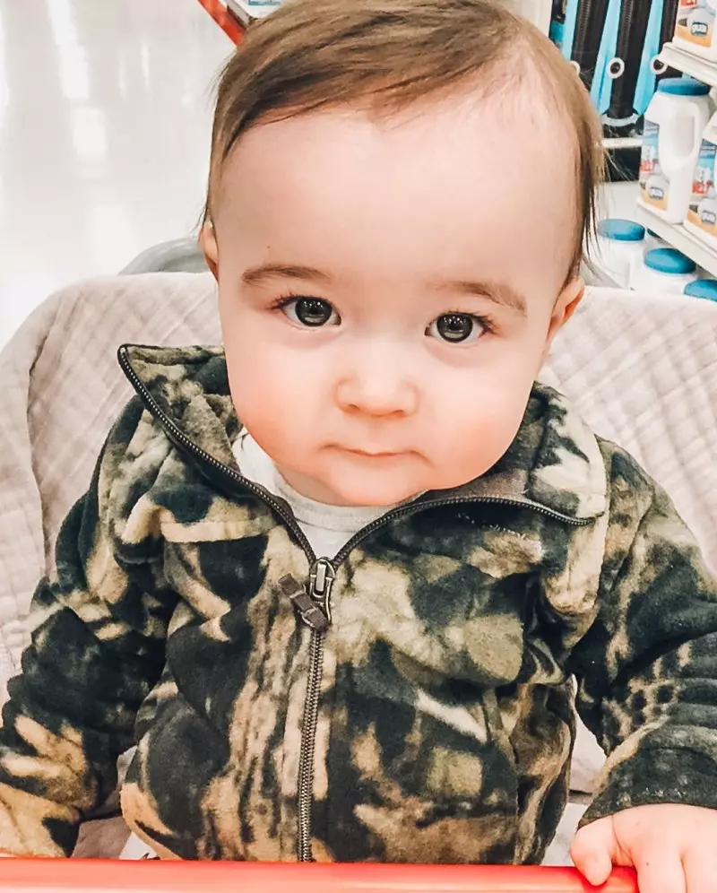 Chelsea Houska u Cole Deboers Son Watson Qed Jiġu Operati