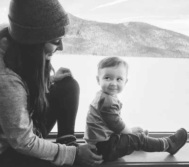 Chelsea Houska e Cole Deboers Son Watson están a ser operados