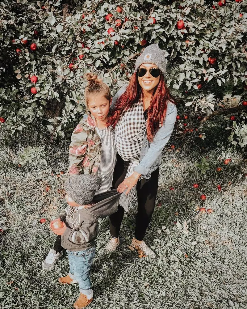 Chelsea Houska u Cole Deboers Son Watson Qed Jiġu Operati