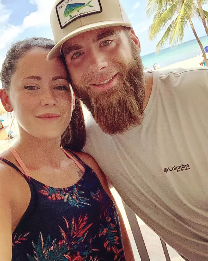 Paauglės mama 2 žvaigždžių Jenelle Evans nesutaria su Davido Easonso seserimi April