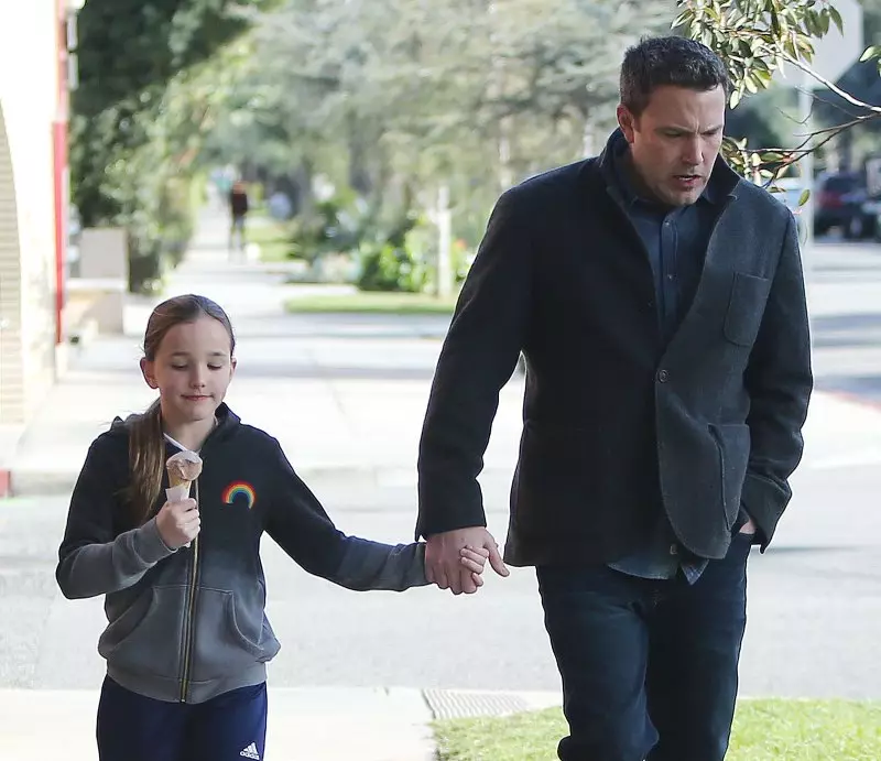 Ben Affleck mengajak putri Seraphina untuk makan es krim di Santa Monica