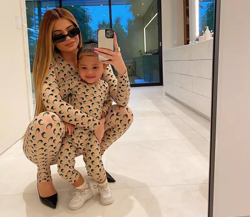 Kylie Jenner le Stormi Webster Seipone Selfie