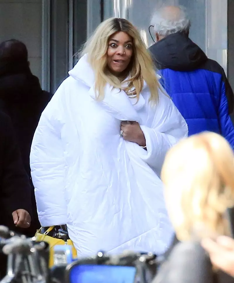 Wendy Williams ide u kupnju namirnica u golemom donjem kaputu u New Yorku