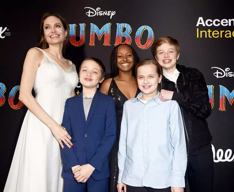 Angelina Jolie ndi Ana Ake Onse Akumwetulira Pamene Akumenya Red Carpet ya Dumbo Premiere