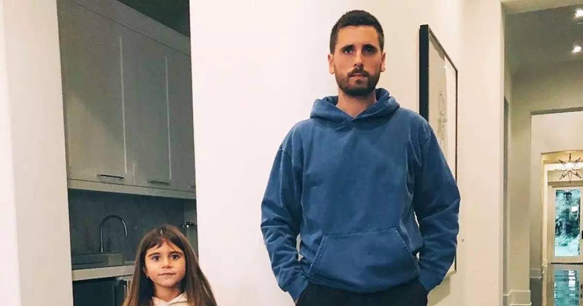 Scott Disick ag teacht le chéile arís le Iníon Penelope Tar éis Tréimhse Athshlánaithe Ghearr