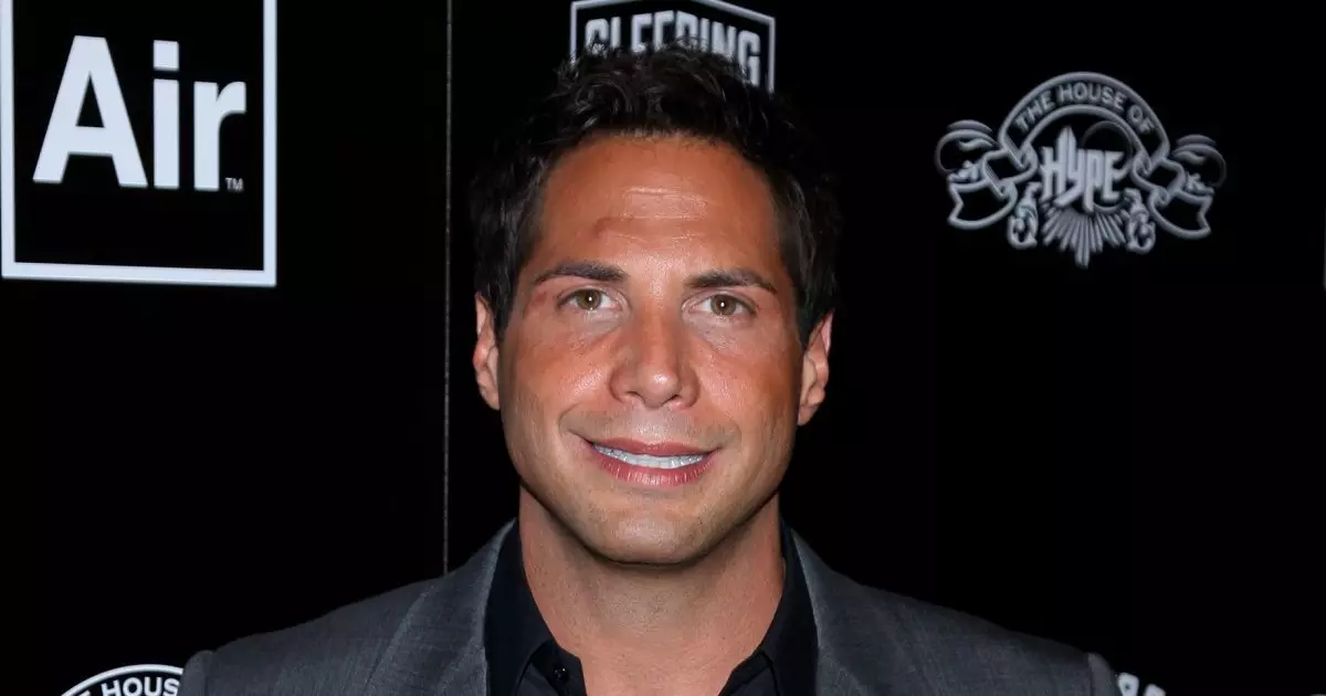 Kawm Txog 'Girls Gone Wild' Founder Joe Francis: Nws GF, Cov Me Nyuam thiab Ntau