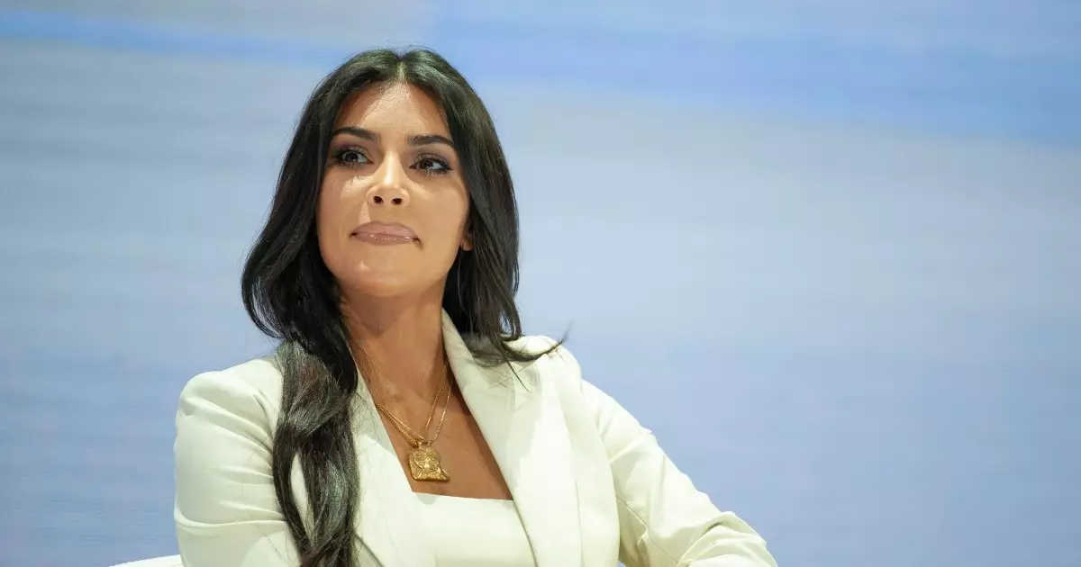 Kim Kardashian Anopasa Mucheche Bhara Mubvunzo Pakuedza kwake kwechina: 'OMFGGGG NDAPASA'