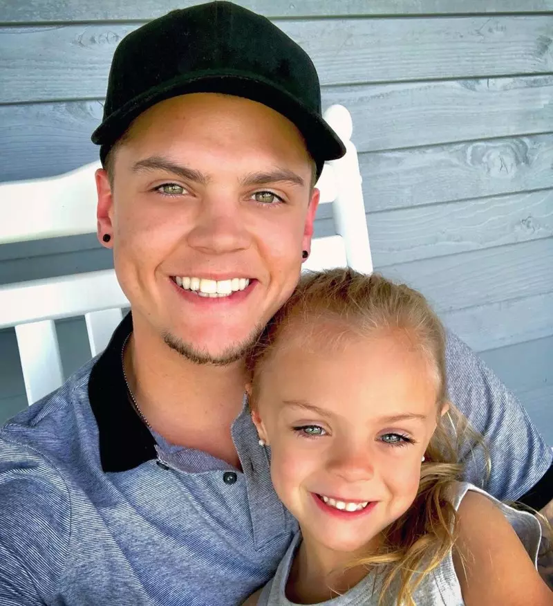 Tyler baltierra con su hija mayor