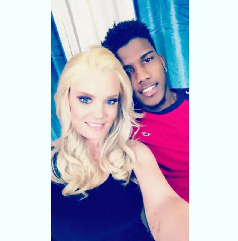 Ashley Martson 90 كۈنلۈك Fiance Star Jay Smith ICE Custody دىن كېيىن جىمجىتلىقنى بۇزدى