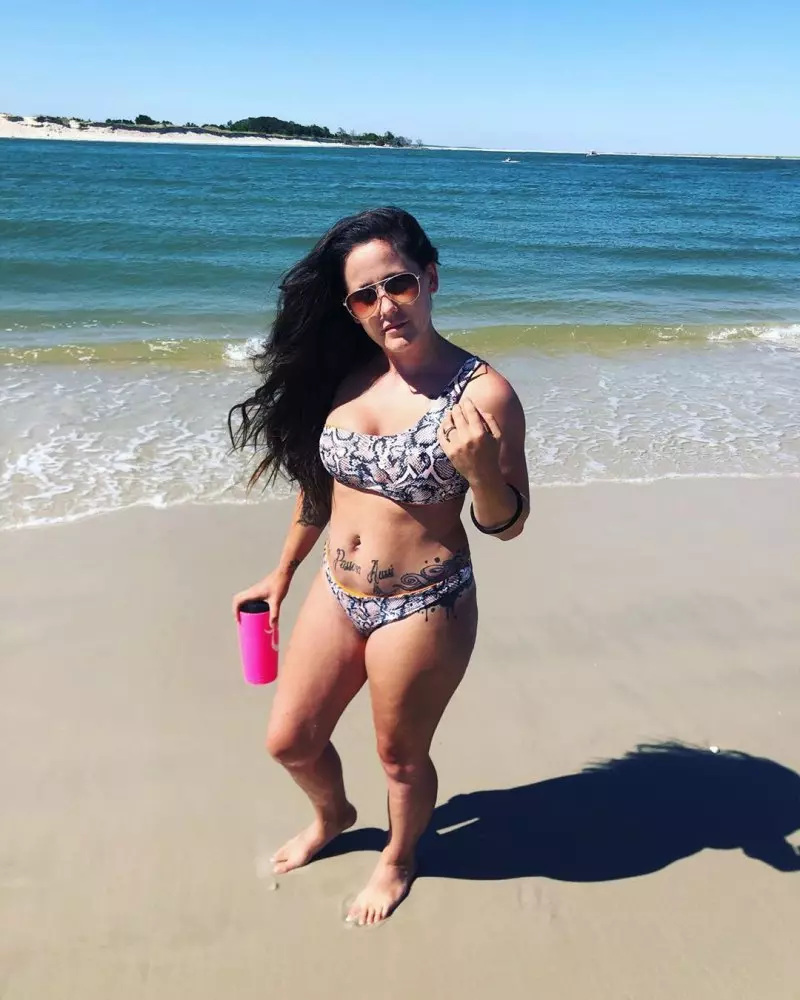 Jenelle Evans v bikinách na pláži
