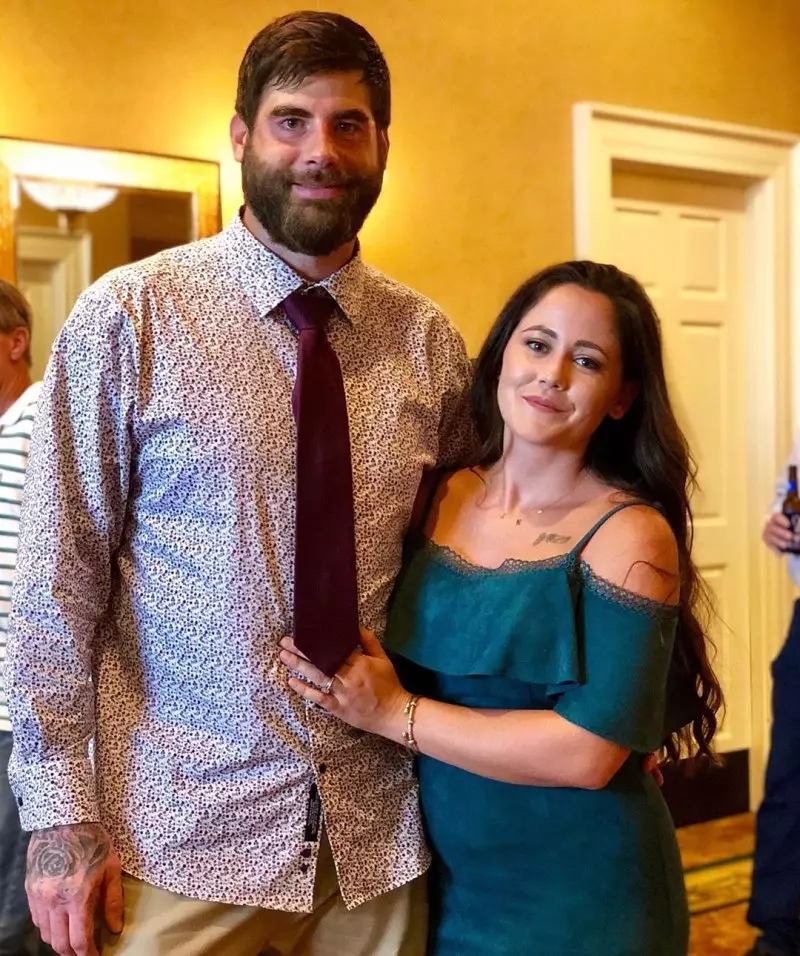 Rumors d'embaràs de Jenelle Evans fent broma Spanx