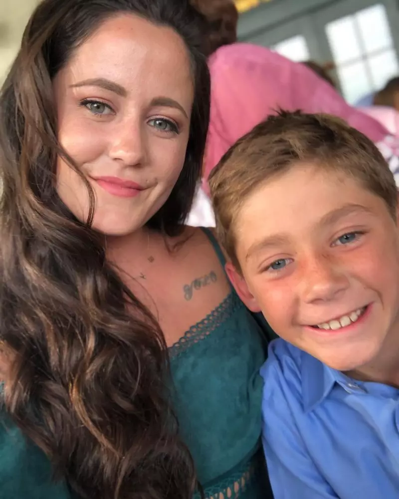 Rumors d'embaràs de Jenelle Evans fent broma Spanx