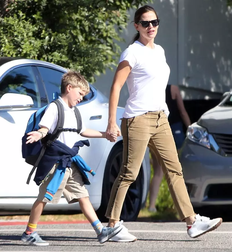 Caitheann Jennifer Garner Mac Samuel Feistis Meaitseála agus é ag Rith Earráidí