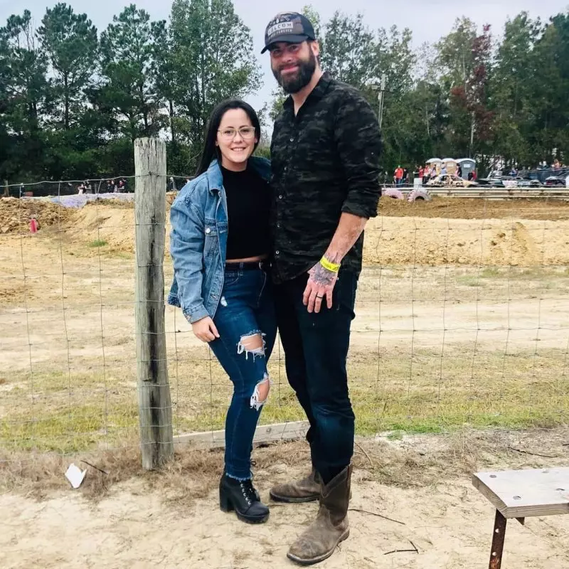 David Eason lê polisieverslag in te midde van bewerings dat Jenelle en dogter Ensley vermis word