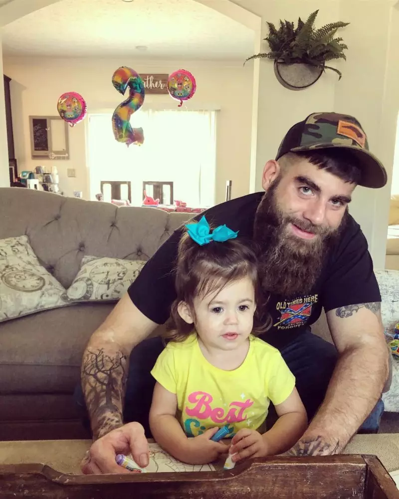 David Eason lê polisieverslag in te midde van bewerings dat Jenelle en dogter Ensley vermis word