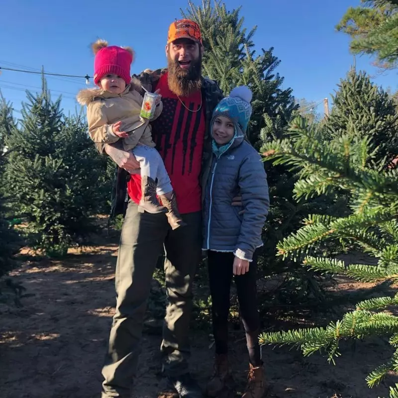 大衛·伊森 (David Eason) 發布關於結婚戒指離婚 Jenelle 的帖子